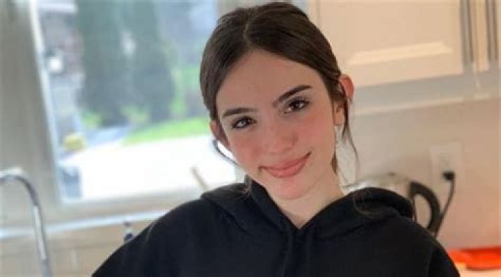 Gabriela Bee (Youtuber) Wikipedia, Biography, Age, Height, Weight ...